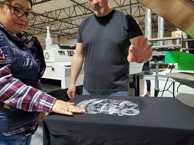 Live Printing – Rocking the Event – ScreenPrinting.com